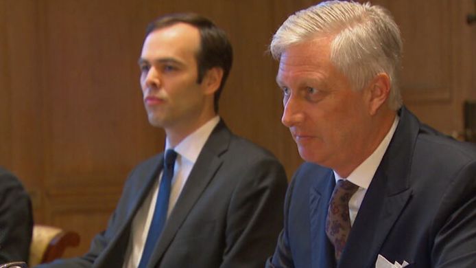 VTM Nieuws toont exclusieve beelden van koning Filip: “Wonen in een paleis? Dat is soms leuk ...