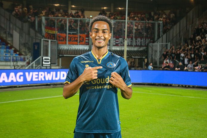 Het gaat snel met Marvin Young (19) bij Sparta: ‘Ik ben altijd wel een ...