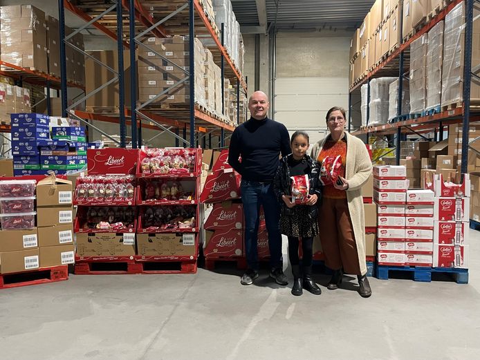 VDC-Komerz geeft overstock chocolade weg aan minderbedeelden: “Het ...