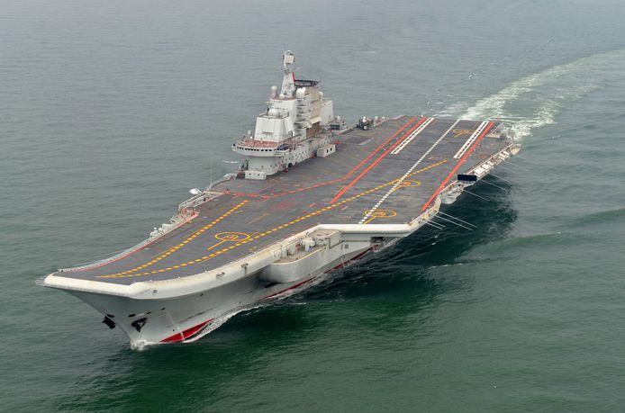 China's eerste zelfgebouwde vliegdekschip klaar voor tests op zee ...