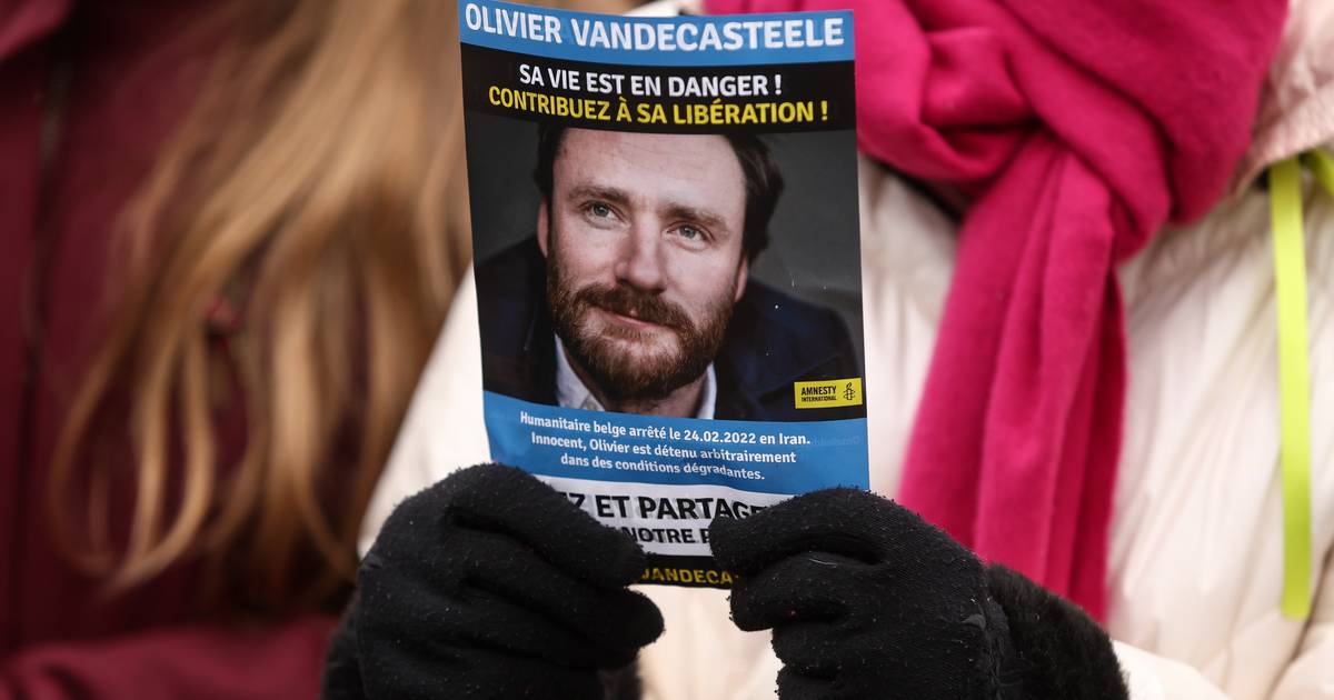 Affaire Olivier Vandecasteele: des centaines de personnes rassemblées à ...