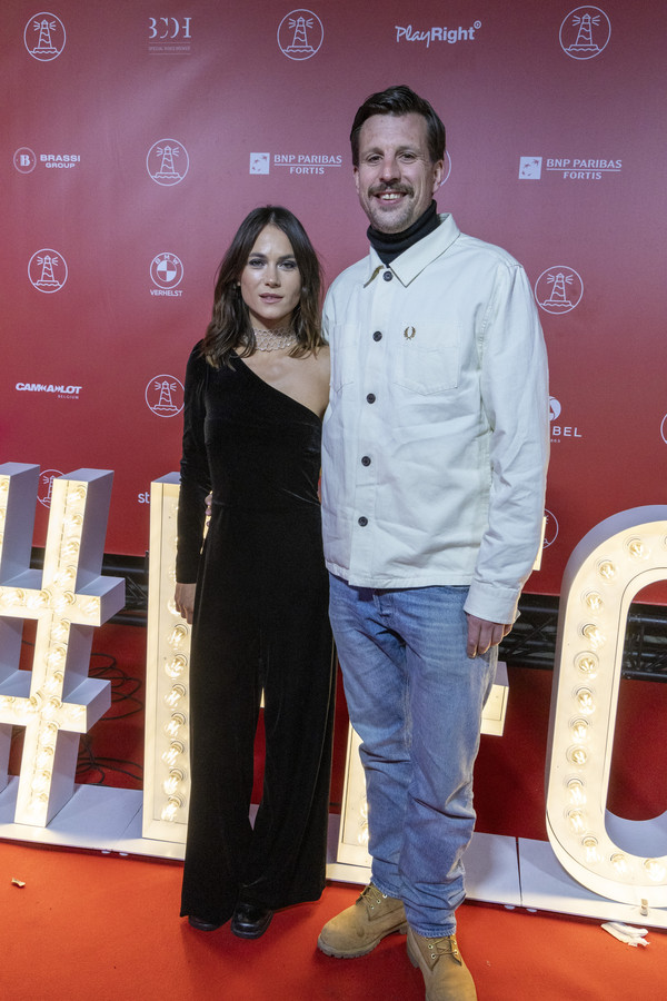 IN BEELD. Grote liefde op rode loper van Filmfestival Oostende: Rik Verheye schittert voor het ...