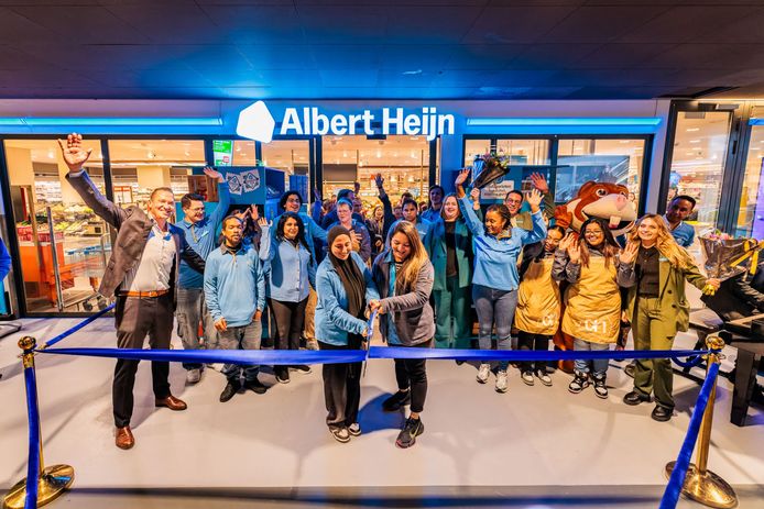 De Albert Heijn in de Markthal is weer open na verbouwing, bijna anderhalf keer groter dan ...