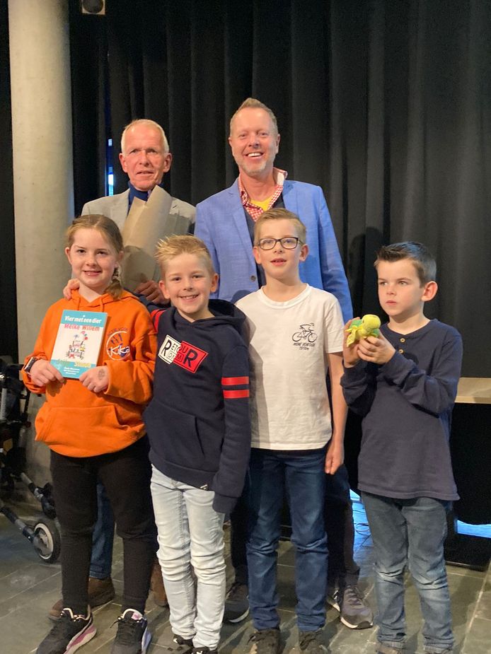 Toen Meike (3) ernstig ziek was vertelde opa Henk uit Almelo haar ...