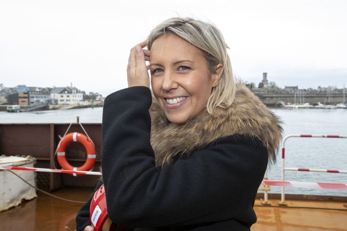 Sarah (23) beviel bijna op de snelweg, gelukkig bleek in de auto voor haar een minister te ...