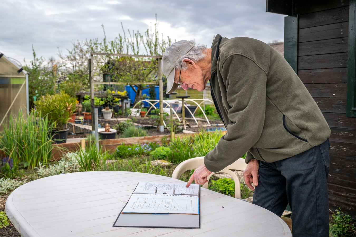 ‘Een boon mag de mei niet zien’, zei de vader van Rinus vroeger. Maar ...