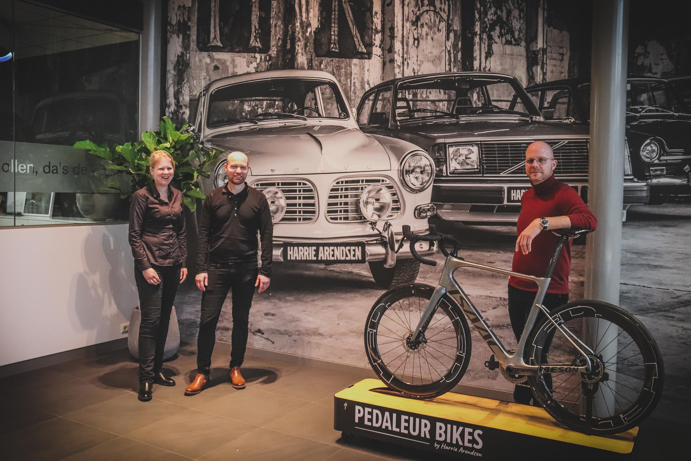 Autohandelaar Frank uit de Achterhoek neemt dit keer fietsenwinkel in ...