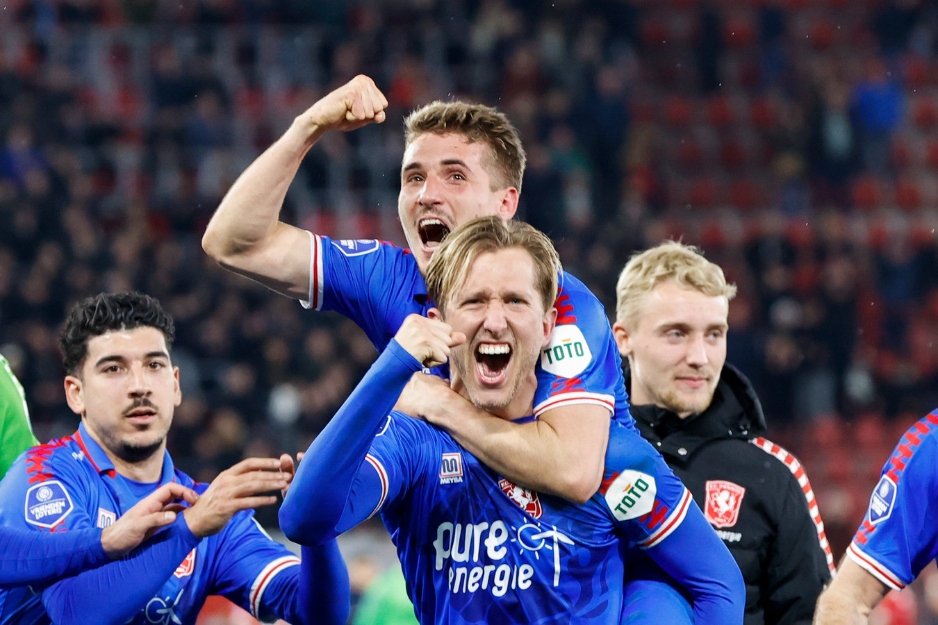 Gaat de strijd om plek 4 dit seizoen weer tussen AZ en FC Twente? ‘Het ...