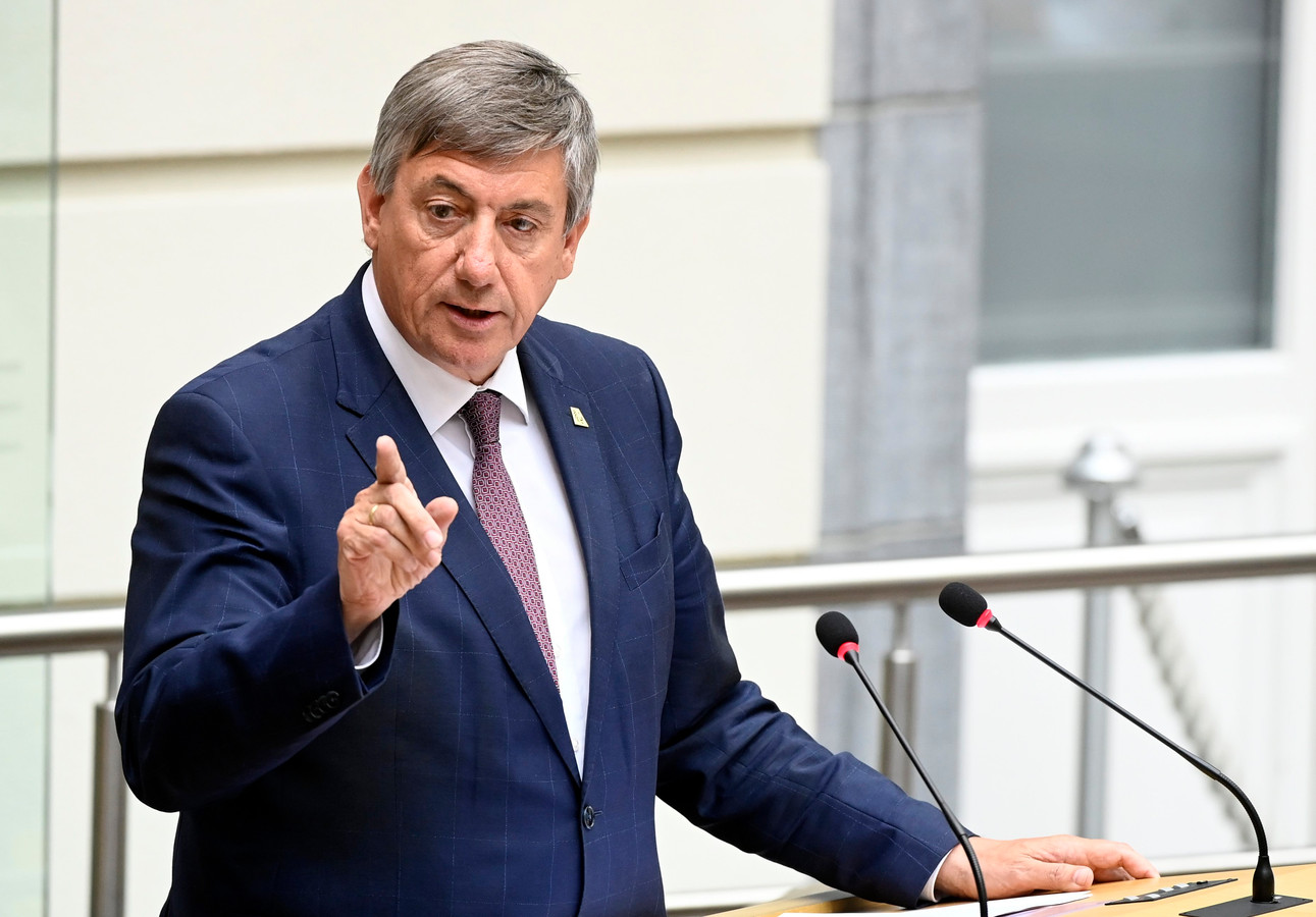 Heb jij een vraag voor Vlaams minister-president Jan Jambon (N-VA)? | Foto | hln.be