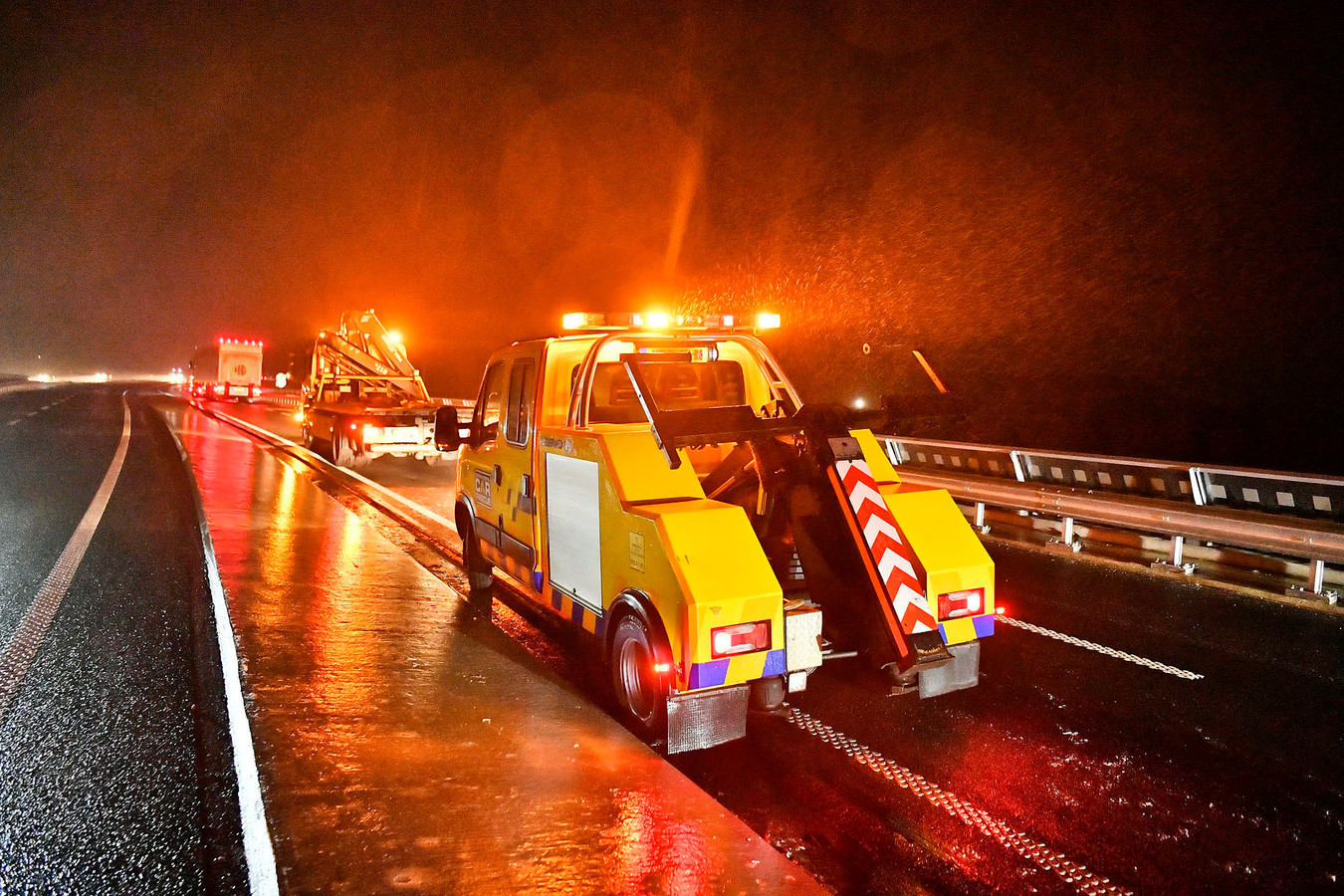 Drie ongelukken op zelfde viaduct bij Dommelen door gladheid | Foto | ed.nl