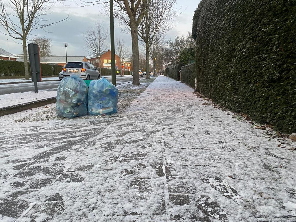 Lichte sneeuwval in West-Vlaanderen: regio rond Brugge ontwaakt onder ...