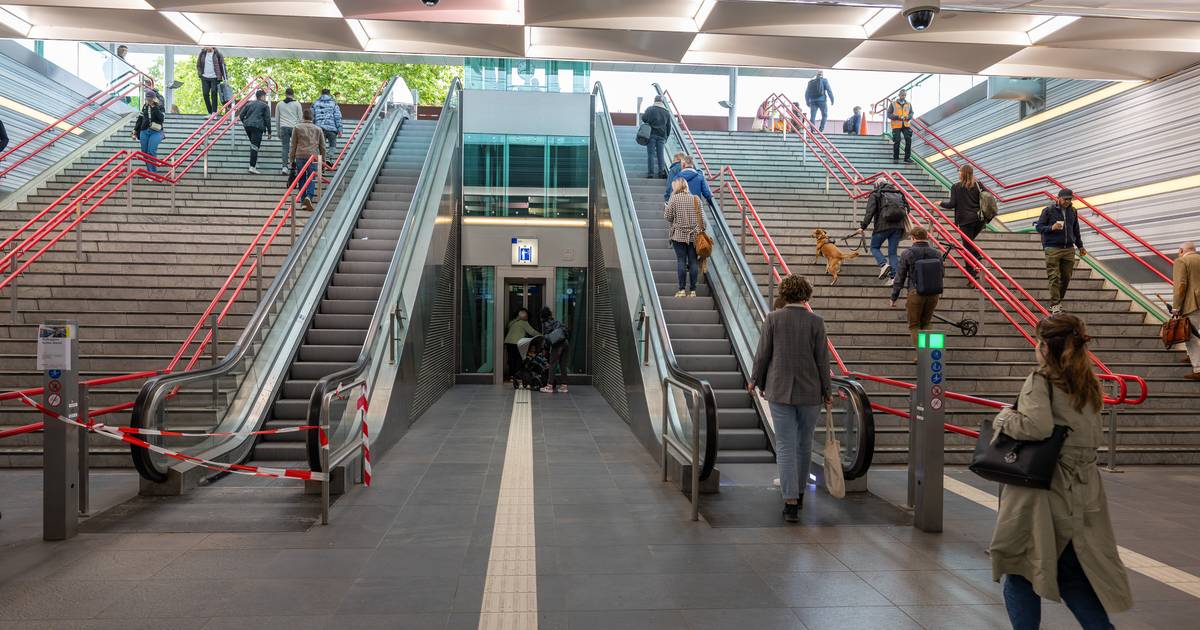 De meeste van de 11 roltrappen op station Zwolle doen het weer, ProRail ...