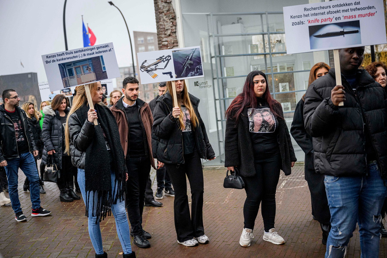 Kenzo K. uit Almelo bracht twee vrouwen met vele messteken om het leven ...