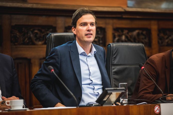 Mathias De Clercq krijgt op Twitter veeg uit de pan van minister Zuhal ...