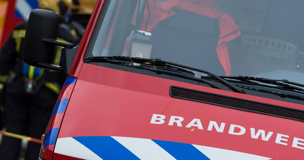 Brandweerman gewond bij blussen grote brand | Rotterdam | AD.nl