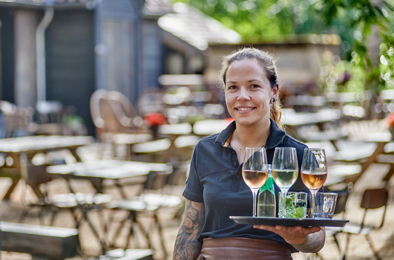 Lesly werd serveerster toen covid uitbrak: ‘Wie de coronatijd aankan ...