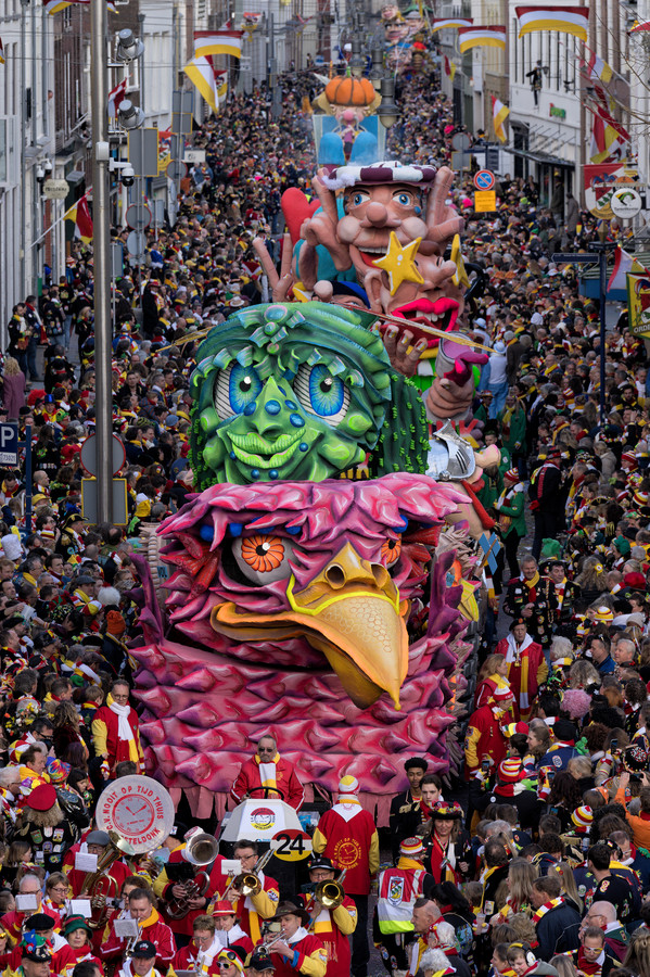 De optocht van Oeteldonk in beeld | Foto | bd.nl