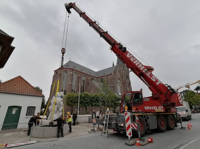 Weggehaald beeld van Maria van Bourgondië wordt teruggeplaatst ...