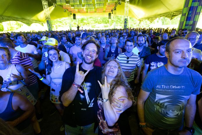 IN BEELD: 10.000 festivalgangers genieten van uitverkocht Rock Herk ...