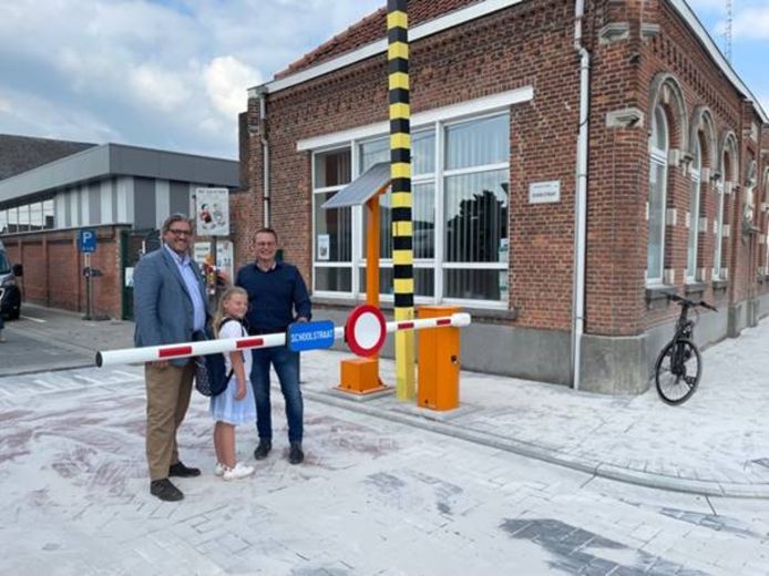 Dubbele primeur voor Zele: gemeente richt eerste schoolstraat in die ook afgesloten wordt met ...