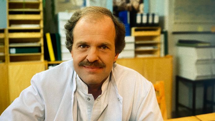 ‘Medisch Centrum West’-acteur Klaas Hofstra overleden op 79-jarige ...