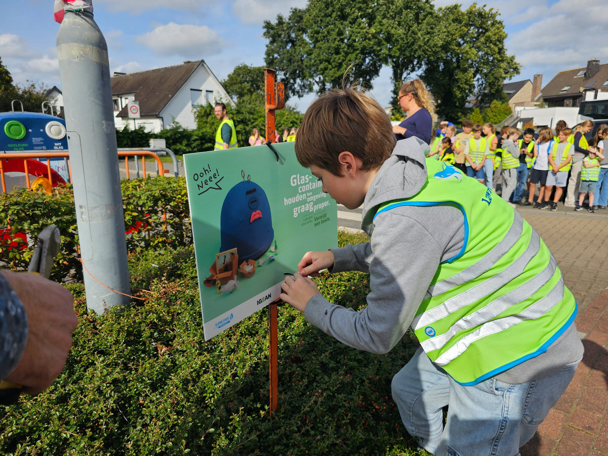 Brecht voert de strijd op tegen zwerfvuil en sluikstort aan glasbollen ...