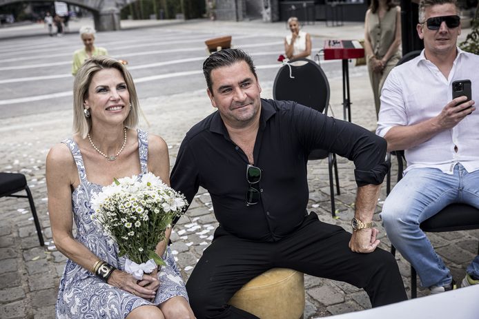 IN BEELD. Tanja Dexters in intieme kring getrouwd met haar partner Michael: “Mijn bruidsboeket ...