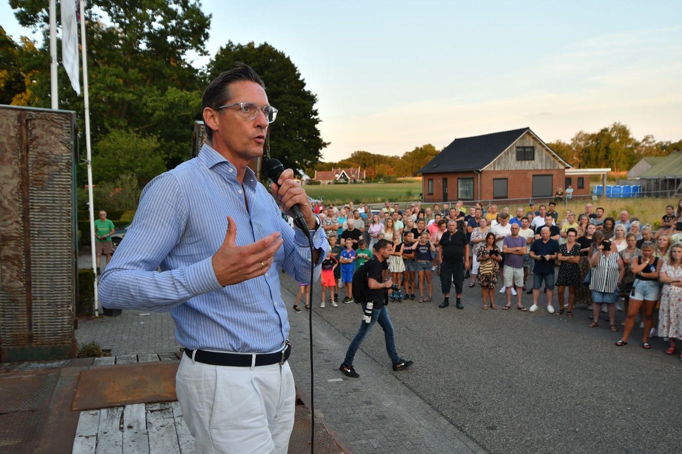 Nieuw protest bij asielzoekershotel in Albergen, voor derde avond op ...