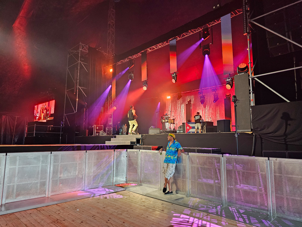 IN BEELD. 40ste Antilliaanse Feesten gestart onder stralende zomerzon ...
