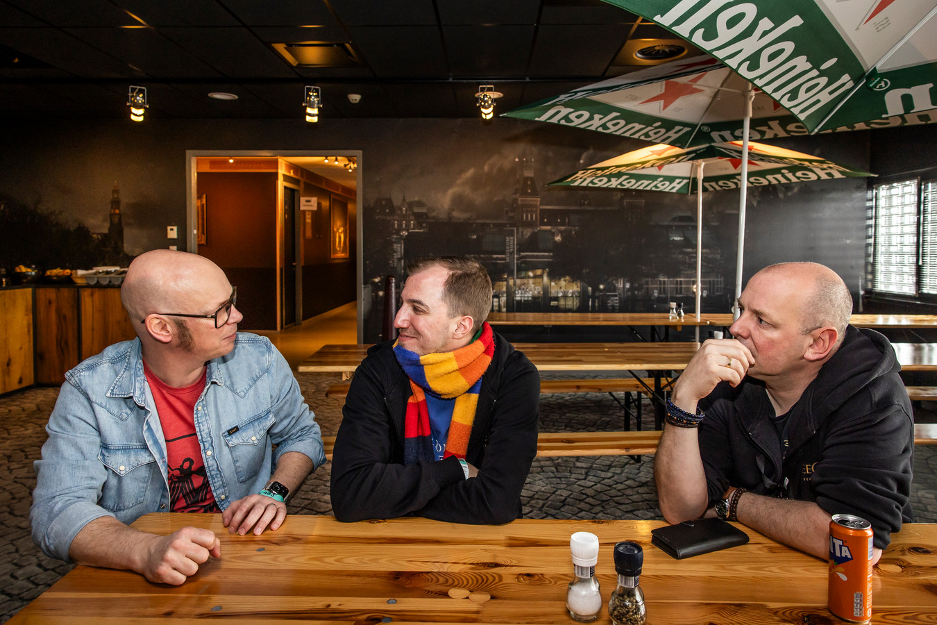 Backstage bij Twentse bands in de Ziggo Dome: welke absurde eisen ...