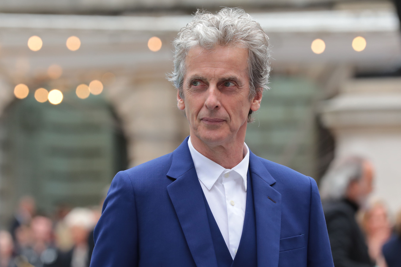 Peter Capaldi en Awkwafina in nieuw seizoen Black Mirror | Foto | AD.nl