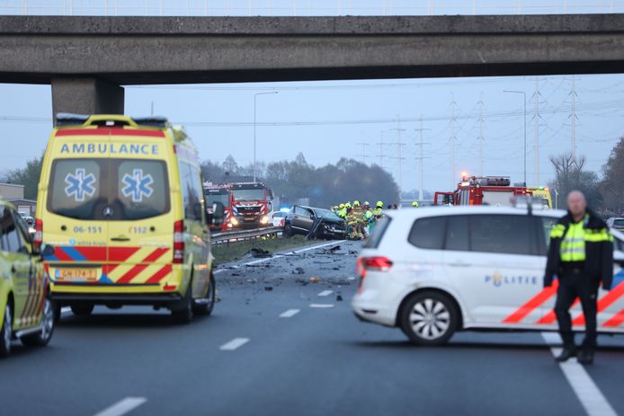 Dode en zwaargewonde bij ongeval met spookrijder op A18 bij Wehl | Doetinchem | gelderlander.nl