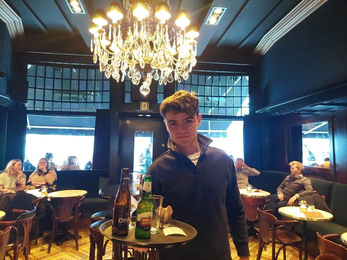 Gouden glans over bekende bruine kroeg: café De Gentenaar opent opnieuw de deuren | Gent | hln.be