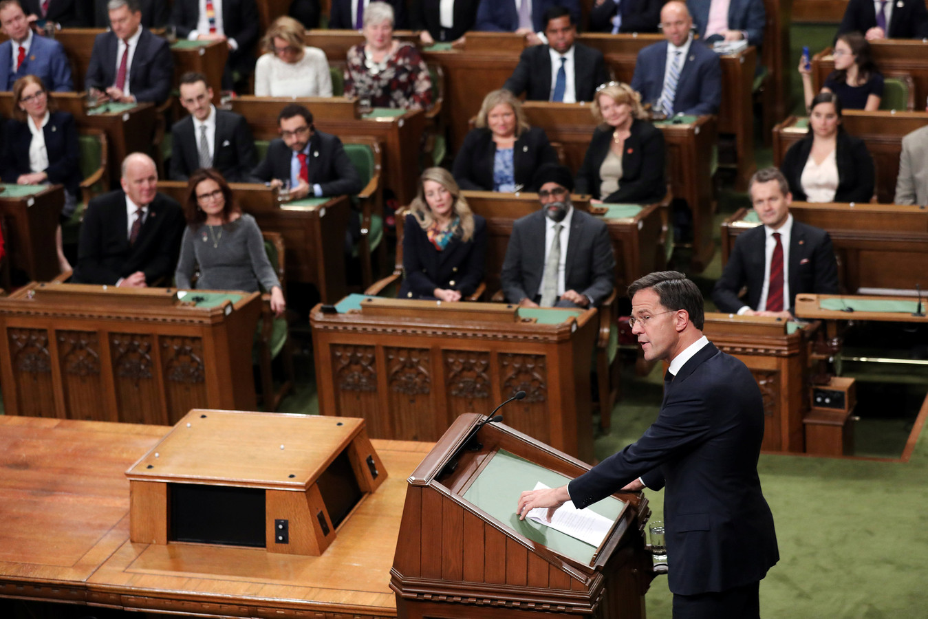 Staande ovatie voor Rutte na speech in Canadees parlement | Foto ...