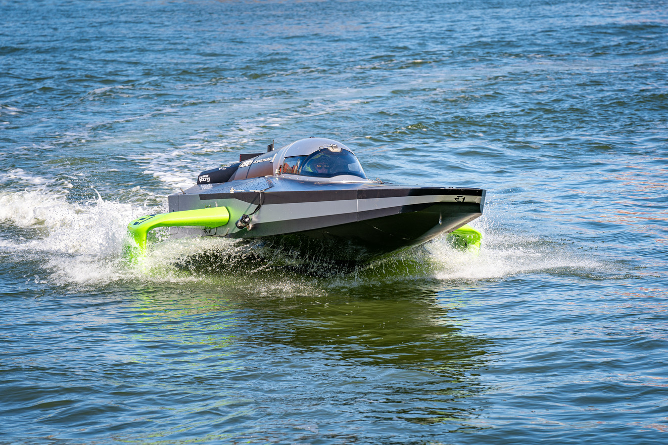 Scheurende boten langs de Erasmusbrug en bijzondere schepen: de ...