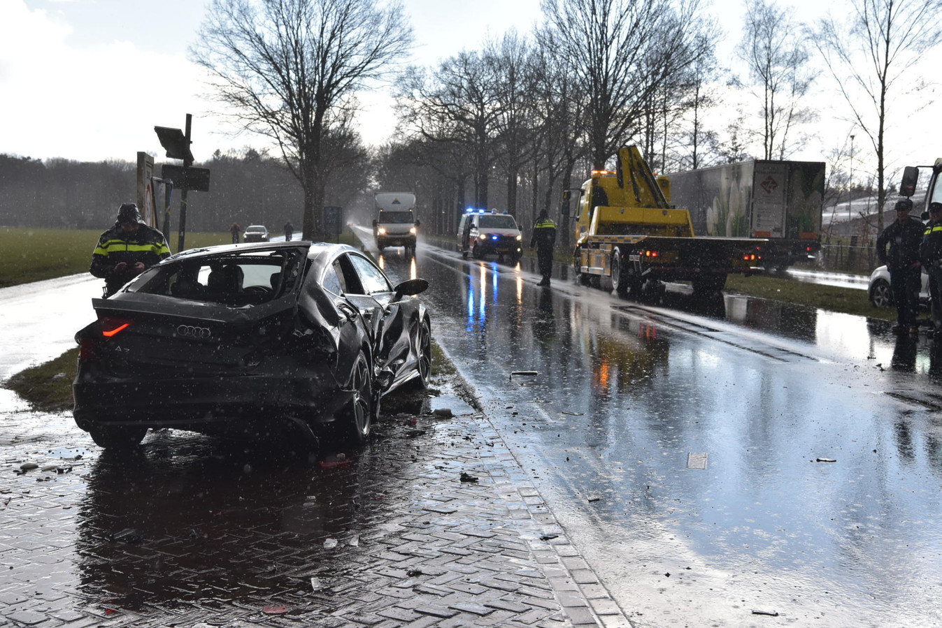 Rijsbergseweg in Breda enige tijd dicht na ongeval met meerdere ...