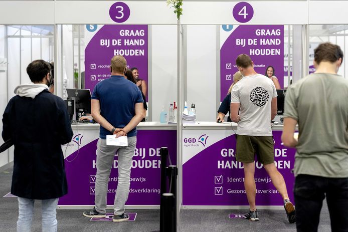 Meer mensen laten zich testen of halen een vaccinatie, maar de sfeer op ...