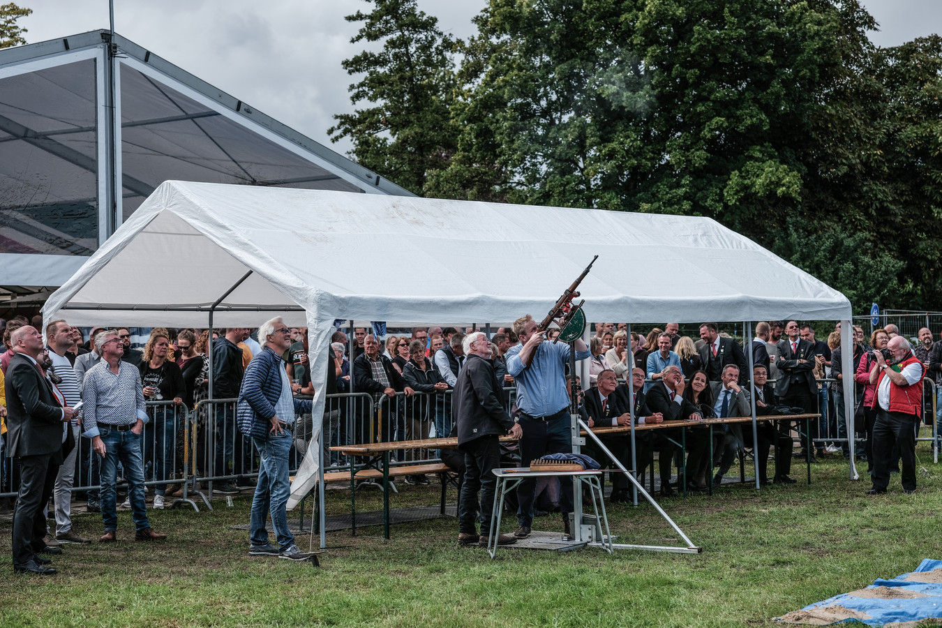 Groessen verwelkomt na drie jaar nieuw koningspaar | Foto | gelderlander.nl