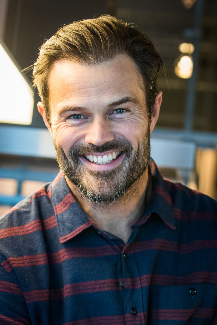 Arie Boomsma geroerd door Emma (6) van 64 centimeter | Show | AD.nl