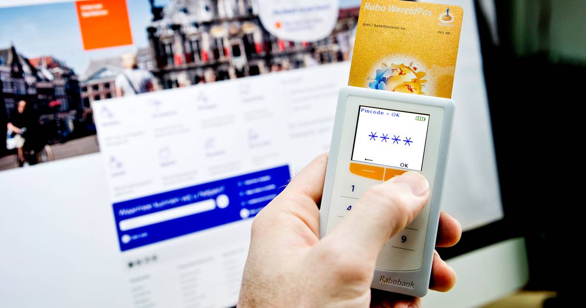 Rabo doet 'onhandige' scanner de deur uit | Economie | AD.nl