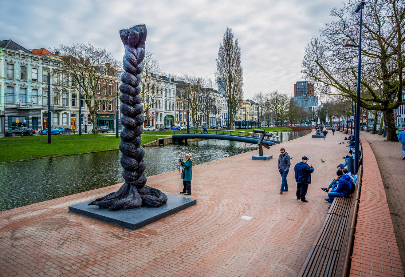 Rotterdam is een standbeeld rijker: geen witte man op paard, maar een ...