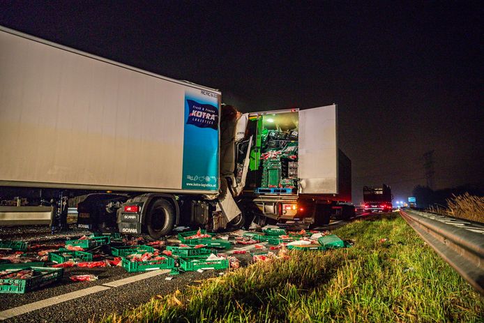 A59 bij Oosterhout weer open na ernstig ongeval met twee vrachtwagens, geen gewonden ...