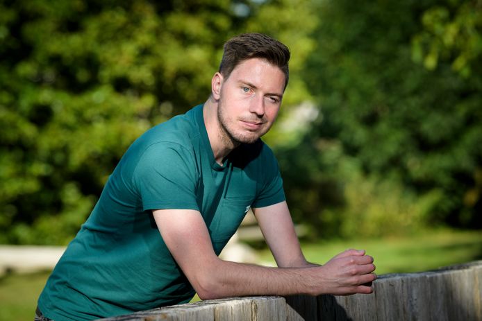 Sander (24) heeft meer dan honderd tumoren in zijn lijf en gaat tóch de ...