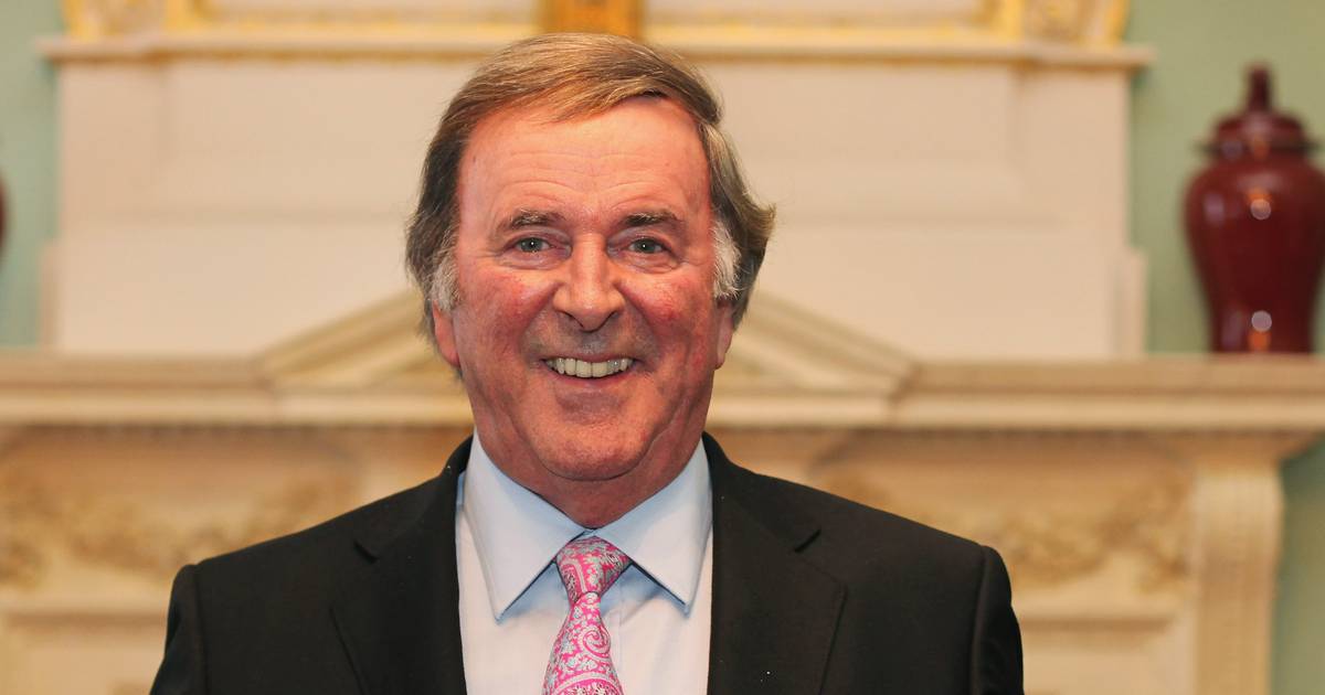 Legendarische BBC-presentator Terry Wogan (77) overleden | Celebrities ...