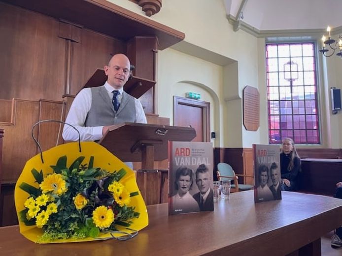 Eerste boek over verzetsman Van Daal uitgereikt: ‘Hij moet een eervolle ...