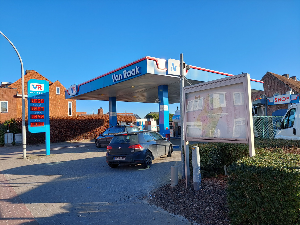 Tanken in Poppel bij de familie Van Raak: tal van Midden-Brabanders ...