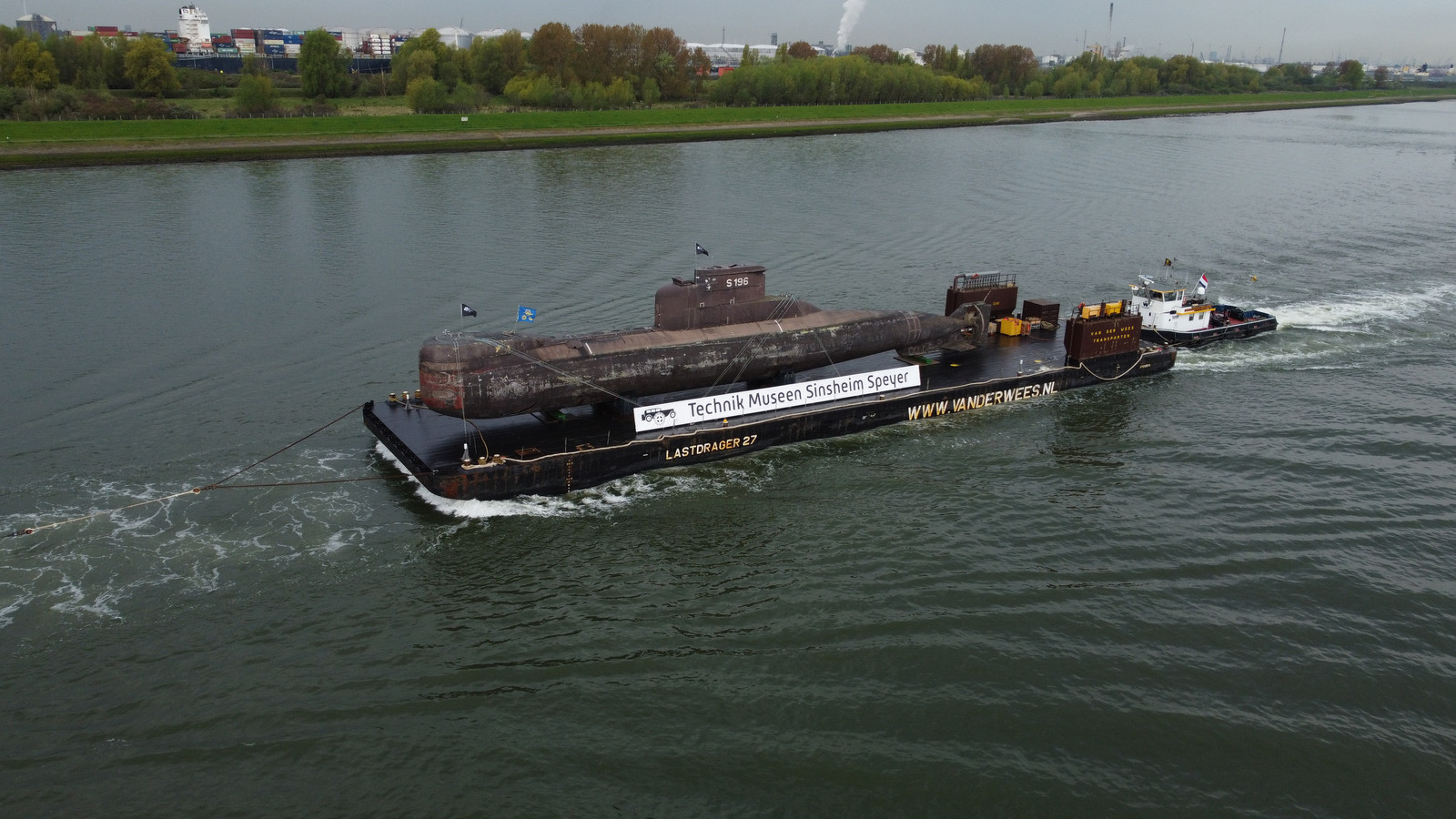 Spectaculair transport: Van der Wees brengt zware onderzeeër U-17 via ...