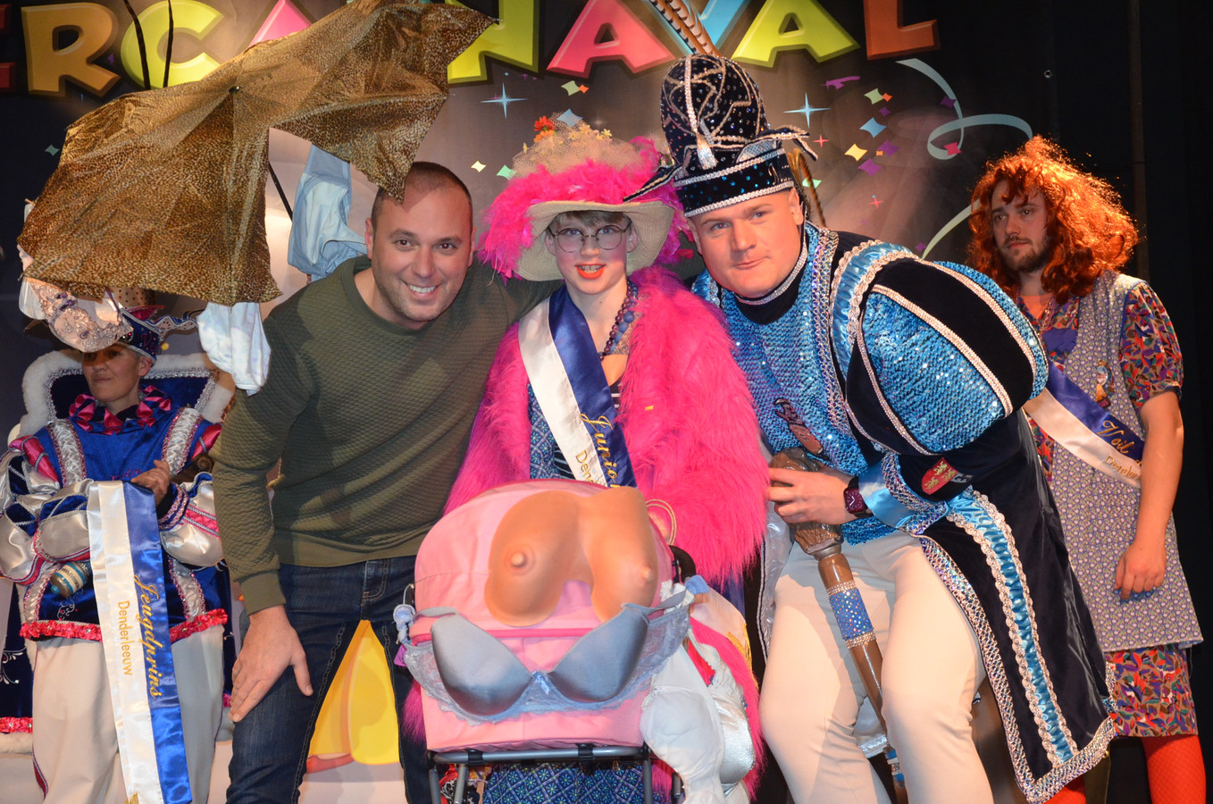 Jason is jeugdprins en mag als zoon van prinses carnaval Veerle samen ...