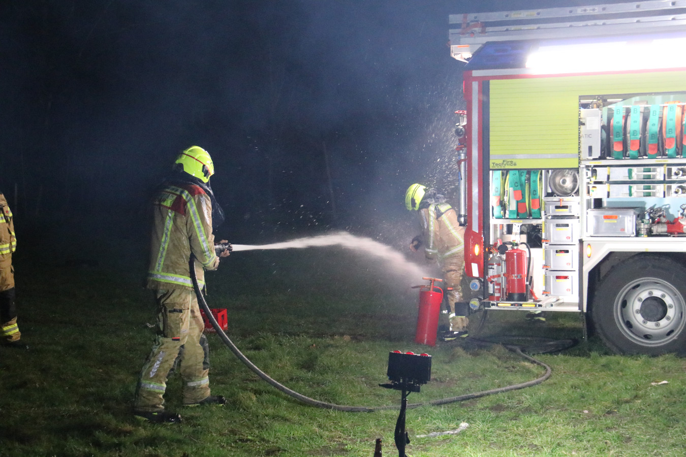Brandweerofficier Paul (67) neemt na carrière van 44 jaar afscheid bij ...