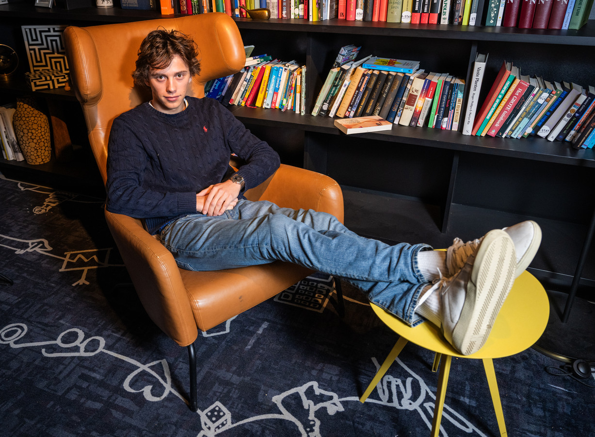 Sébastien Slaets over opgroeien als zoon van Véronique De Kock: “Ik ...